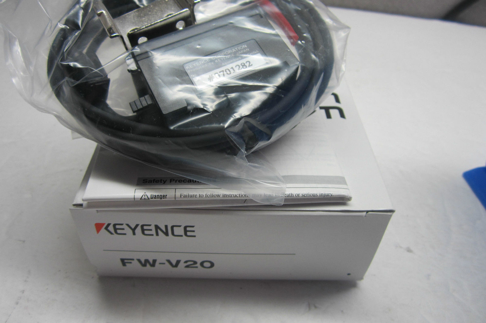 NEW KEYENCE FW-V20 PHOTOELECTRIC SENSOR FWV20 - SB Industrial Supply, Inc.