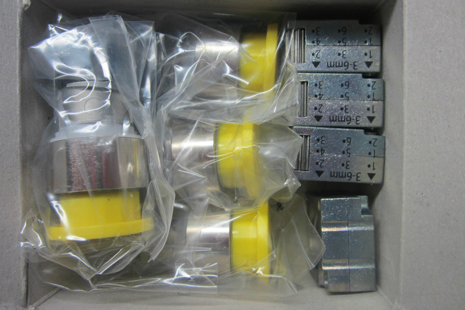 5 NEW SIEMENS 3SB3-500-1DA31 PUSHBUTTON 3SB35001DA31 - SB Industrial ...