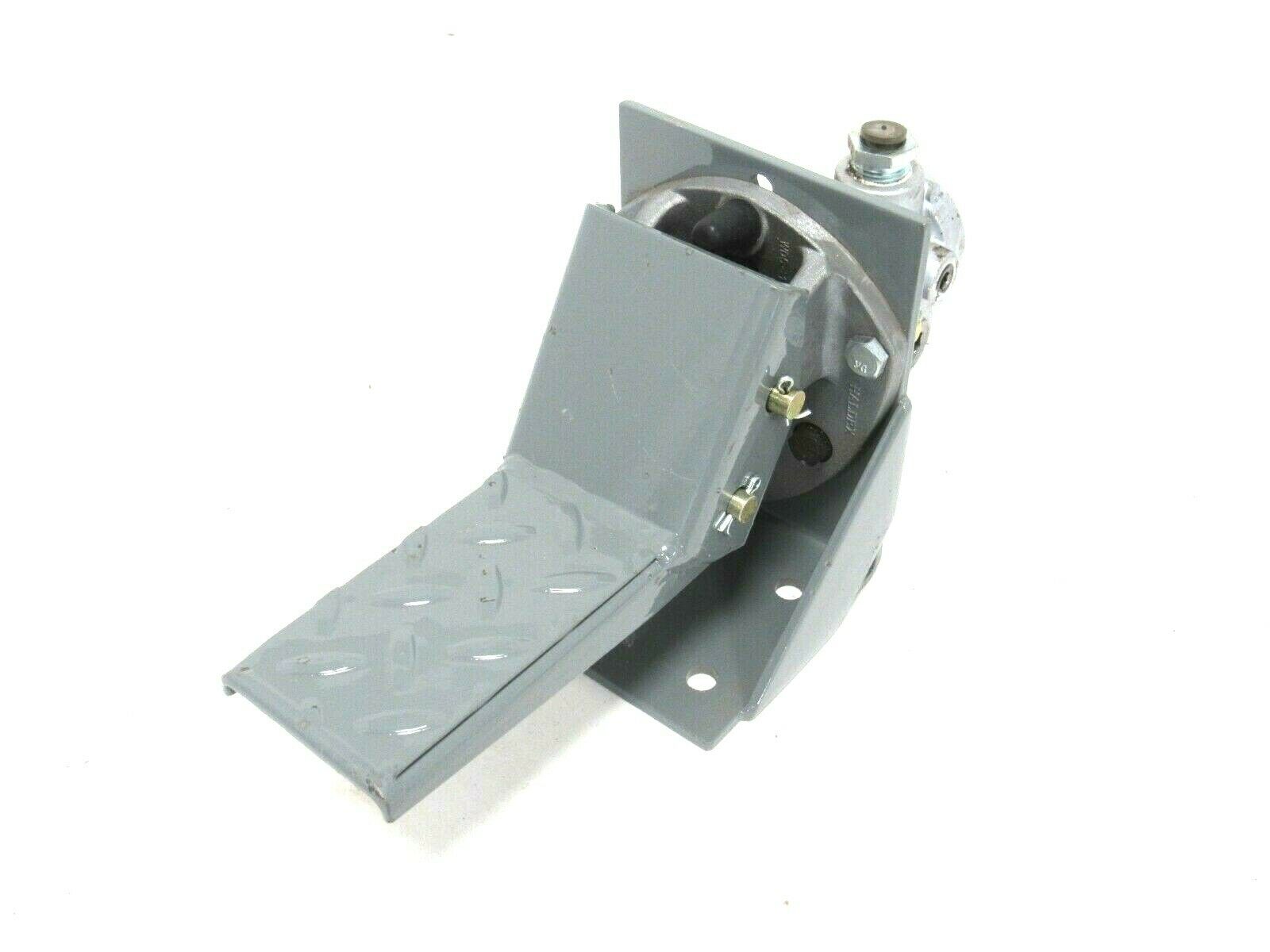 NEW AMETEK J107039002 AIR TREADLE VALVE - SB Industrial Supply, Inc.