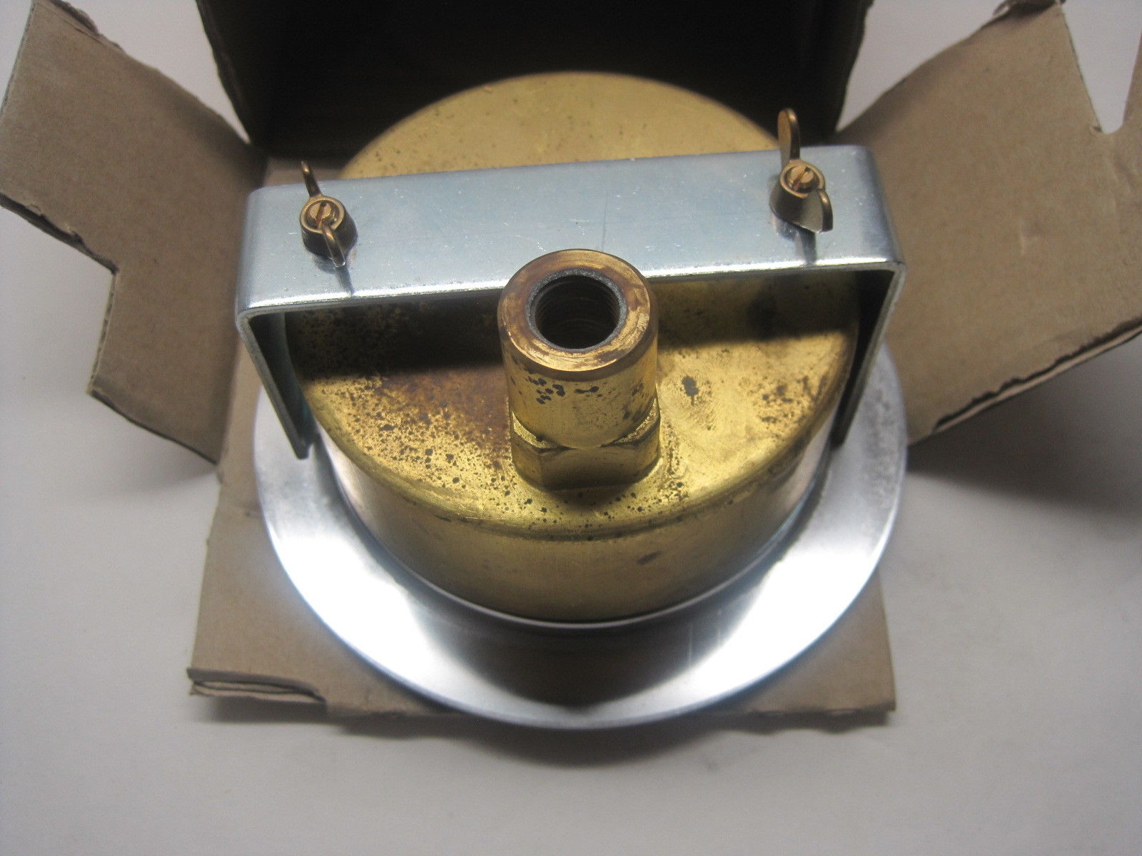 NEW WIKA HYDRAULIC TANK GAUGE - SB Industrial Supply, Inc.